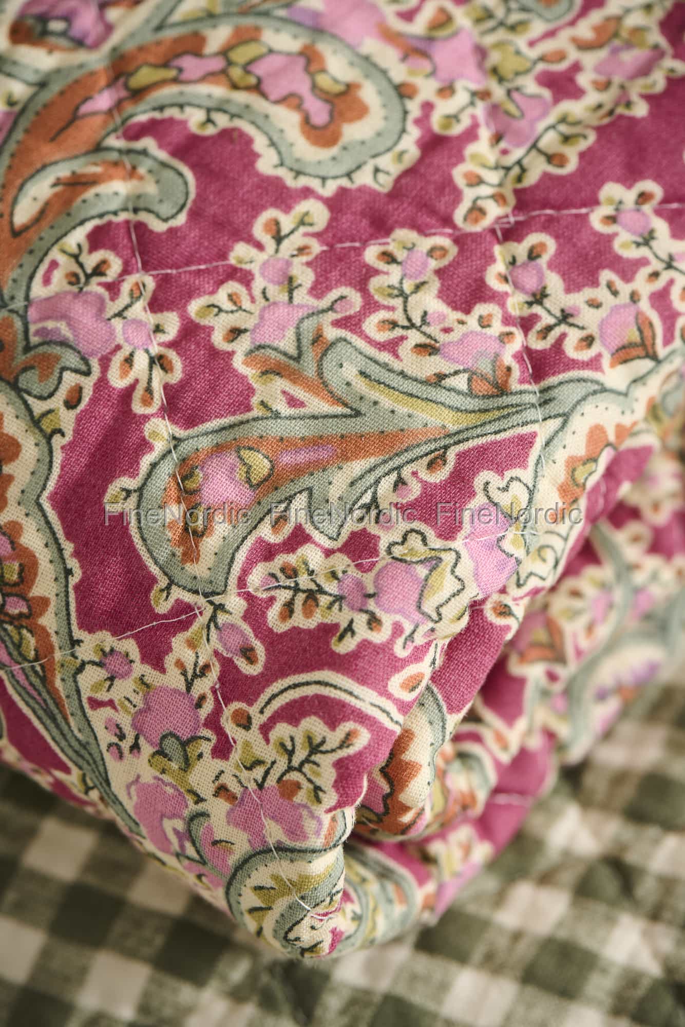 Ib Laursen Quilt Hallonfärgad med Paisley 130 x 180 cm